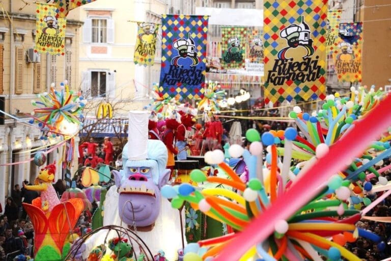 Riječki karneval počinje paradom karnevalskih zastava i predajom ...